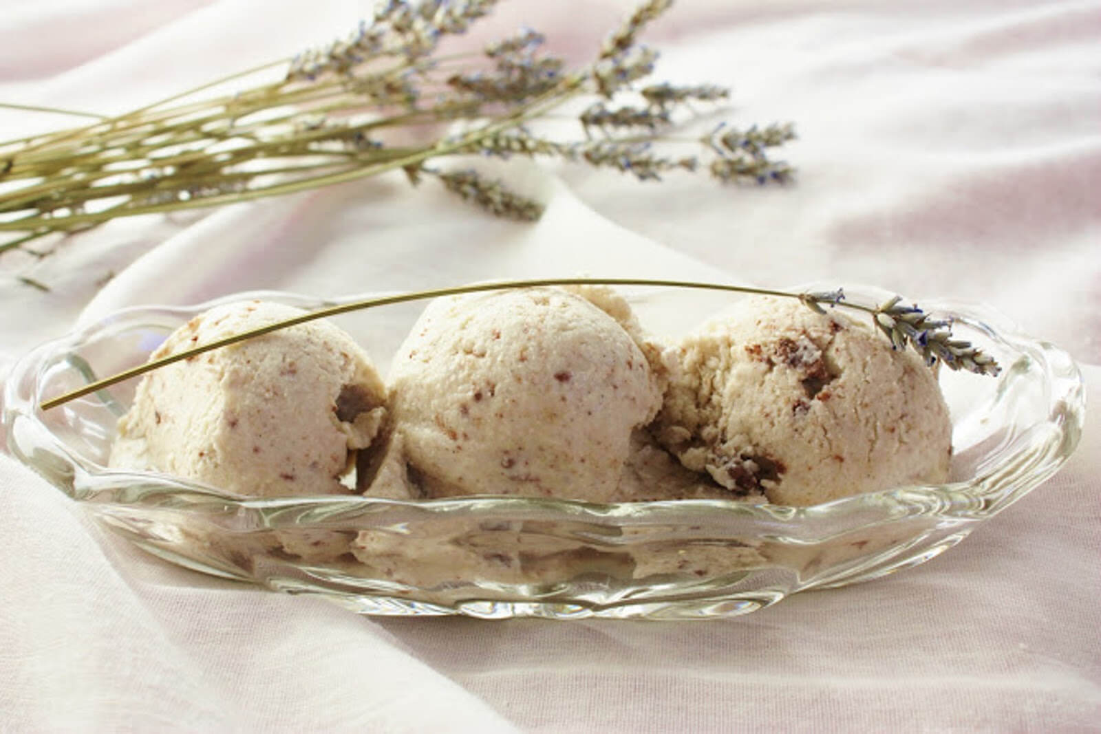 Rețete de înghețată raw gustoase, sănătoase și ușor de făcut