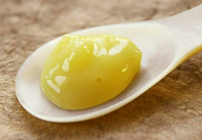 Laptisorul de matca: 15 beneficii pentru sănătate şi frumuseţe!